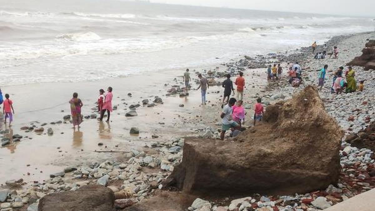 Mystery shrouds gold ornaments found along Uppada coast - The Hindu