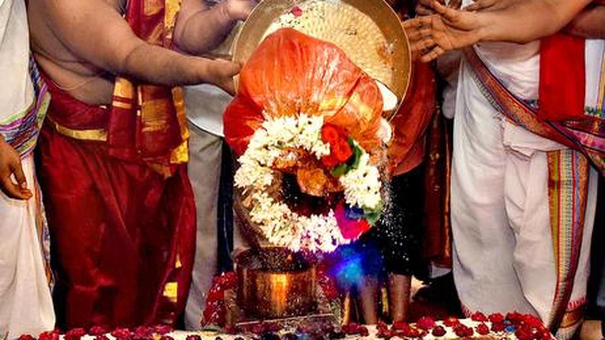 CM ends 23-month Chandi Yagam with ‘purnahuti’ - The Hindu