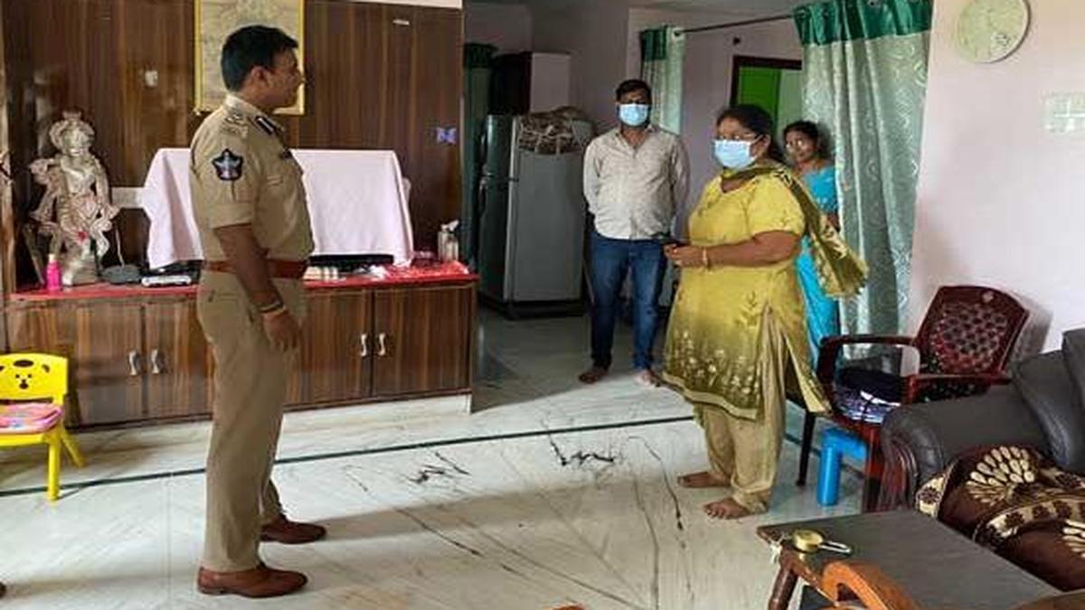 Chaddi gangs giving sleepless nights to Andhra police - The Hindu