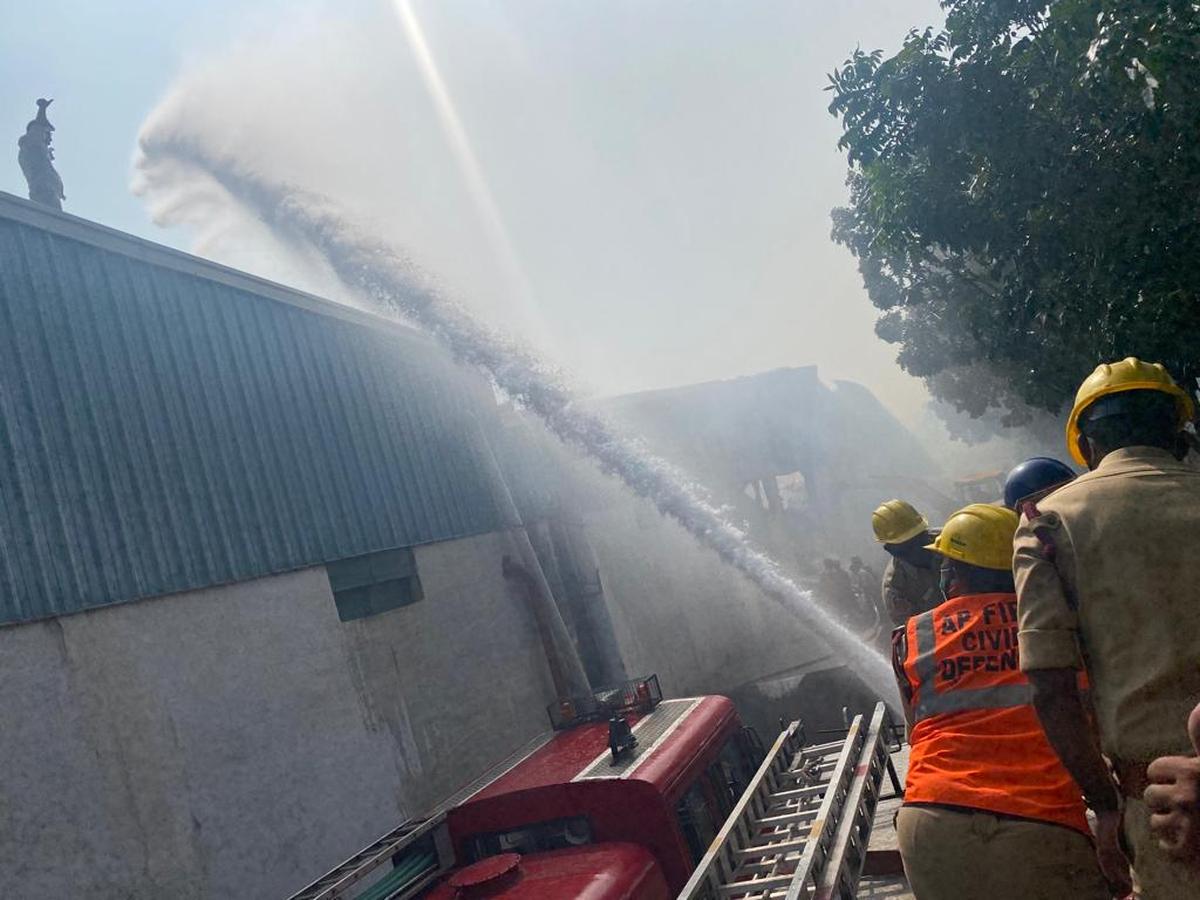 Fire in spinning mill, four cotton godowns gutted - The Hindu