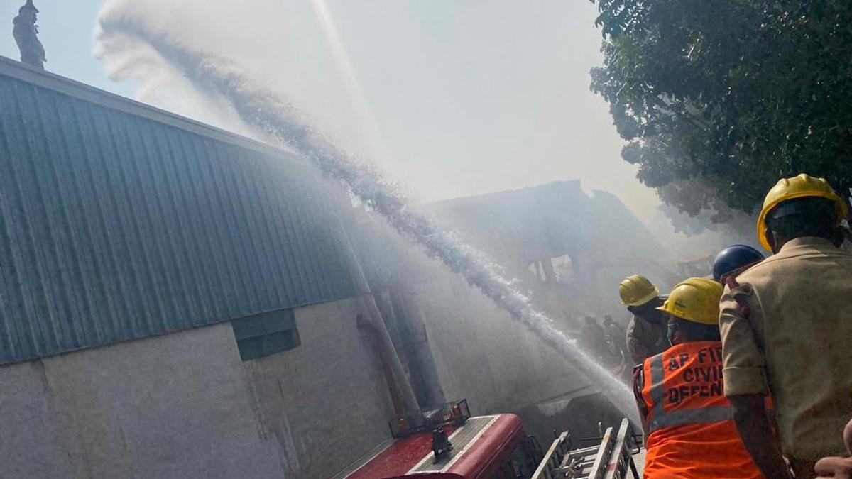 Fire in spinning mill, four cotton godowns gutted - The Hindu