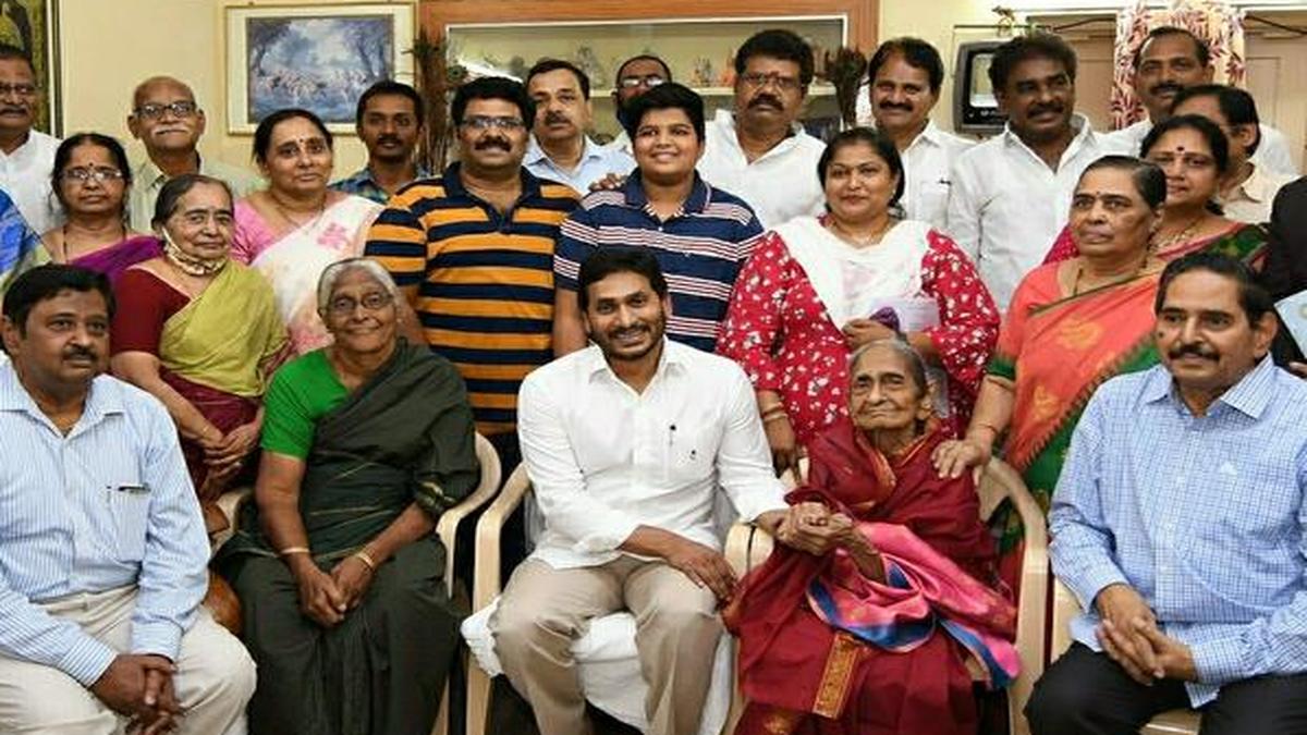 A moment to cherish for Pingali Venkaiah’s nonagenarian daughter - The ...