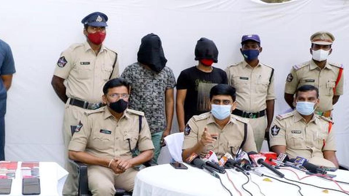 Criminals robbing cash from ATM by causing technical snag nabbed in ...