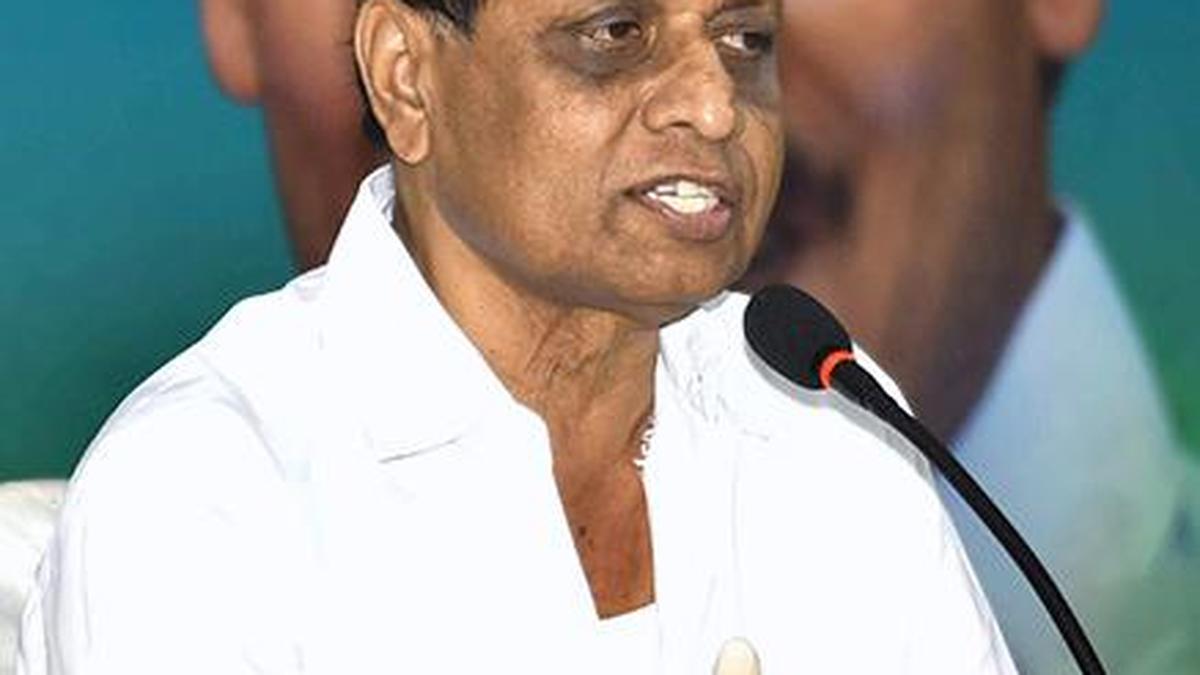 New districts will ensure decentralisation: Dadi - The Hindu