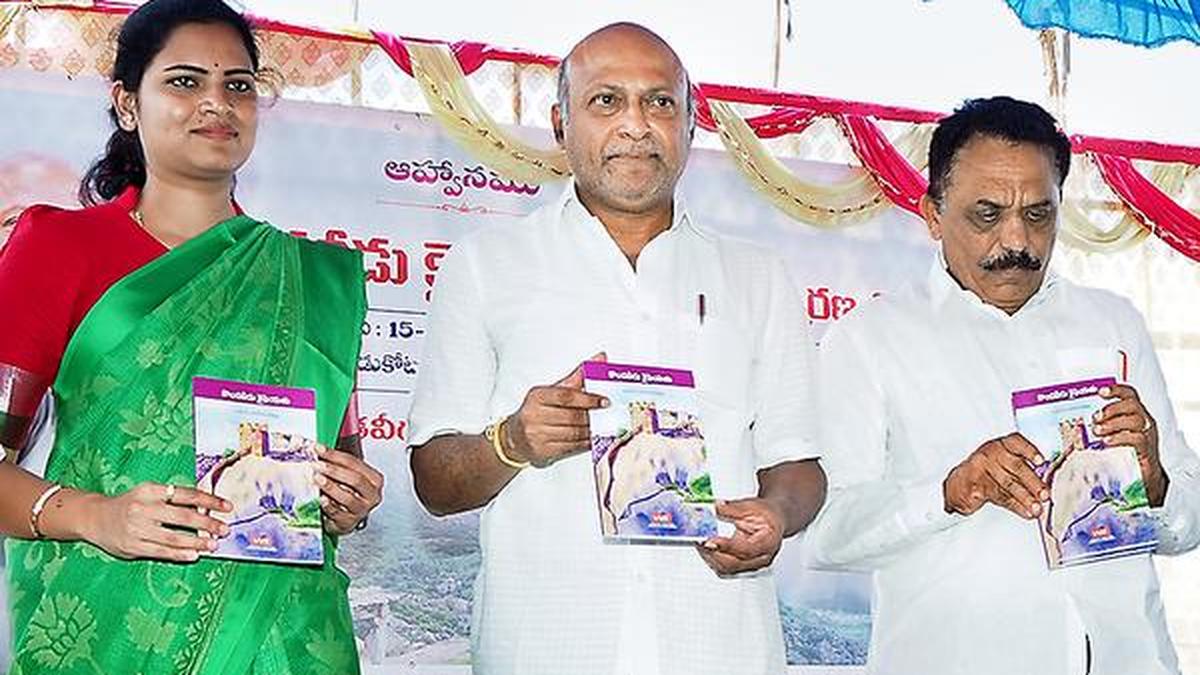 Ajeya Kallam releases book on Kondaveedu fort - The Hindu