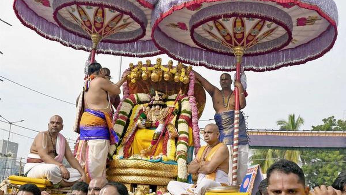 A majestic ride on ‘Pedda Sesha Vahanam’ for Padmavathi - The Hindu