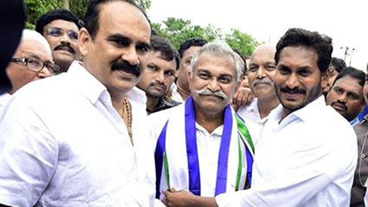 Mahidhar Reddy joins YSRCP - The Hindu