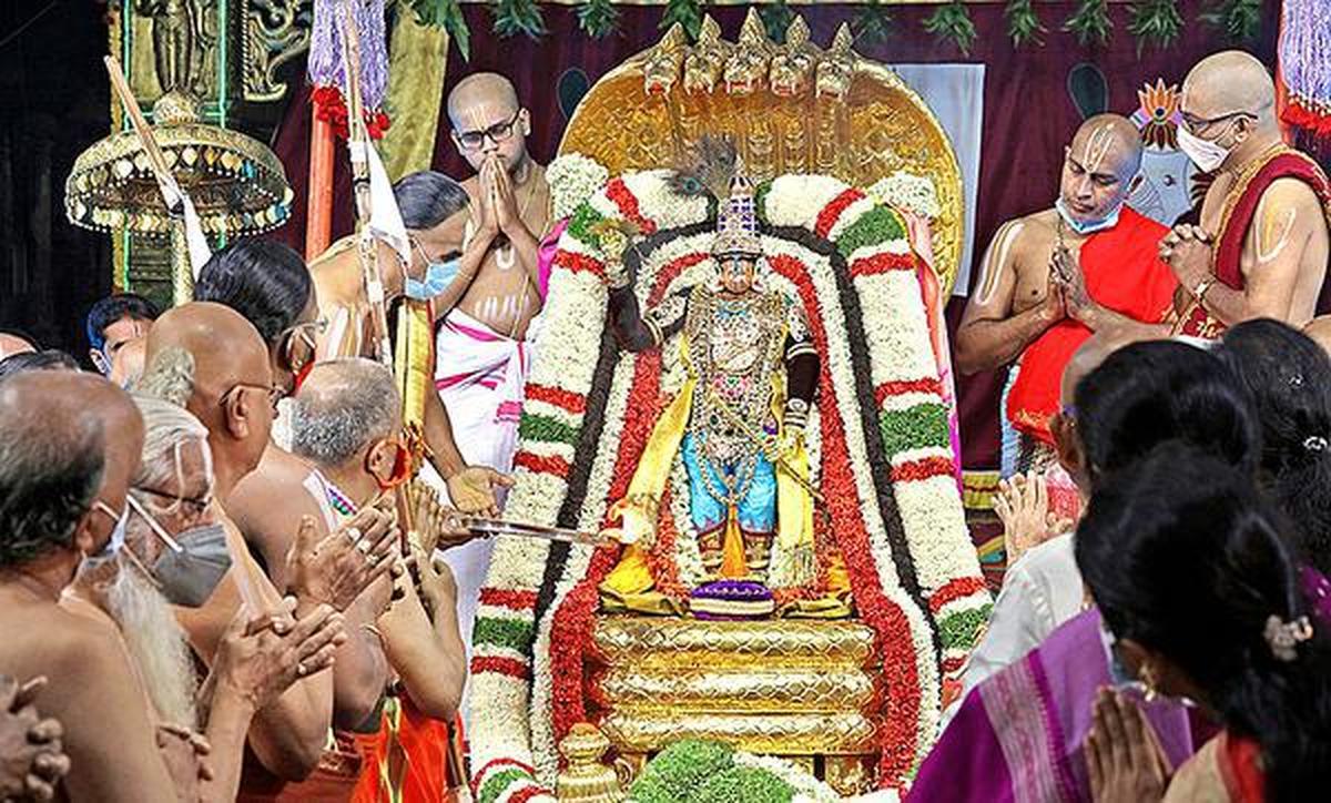 Lord Malayappa rides ‘Chinna Sesha Vahanam’ - The Hindu