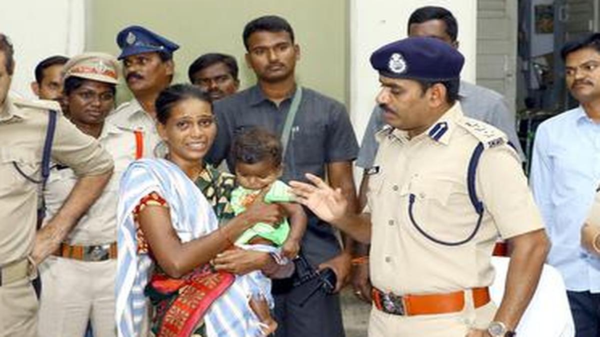 Boys flee home to see Chennai beach - The Hindu