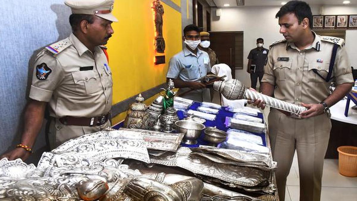 Notorious temple burglar arrested - The Hindu