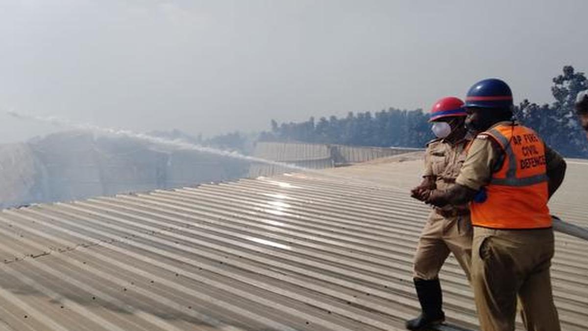 Fire in spinning mill, four cotton godowns gutted - The Hindu