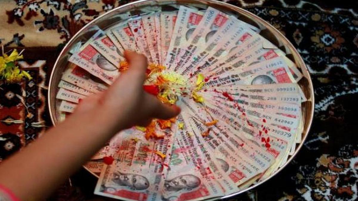 Rs. 500, Rs. 1000 currency notes no longer legal tender - The Hindu