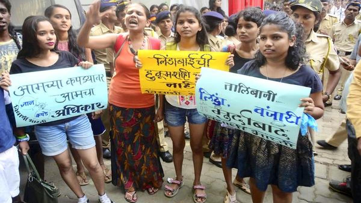 Mumbai students to continue protest against dress code - The Hindu