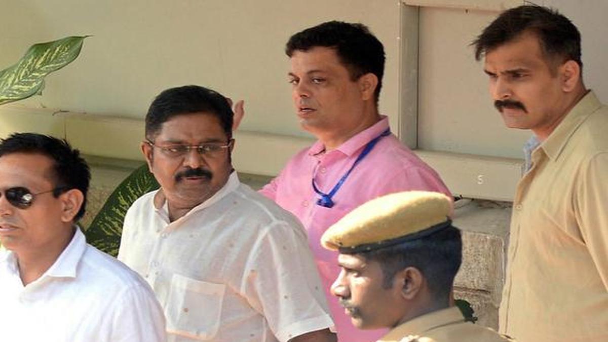 Hawala operator held in bribery bid case against Dhinakaran - The Hindu