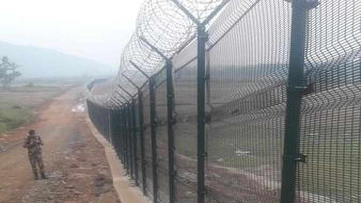 Steel mesh to replace border fences - The Hindu