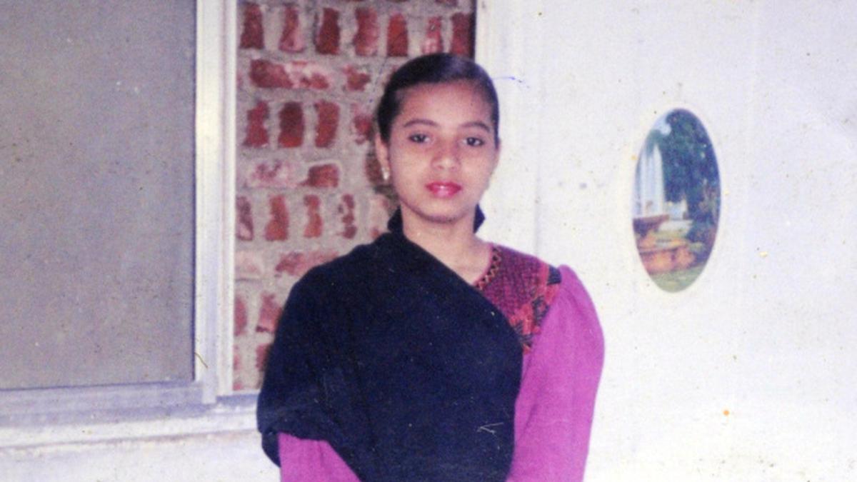 Ishrat Jahan case | CBI court discharges three police officers - The Hindu
