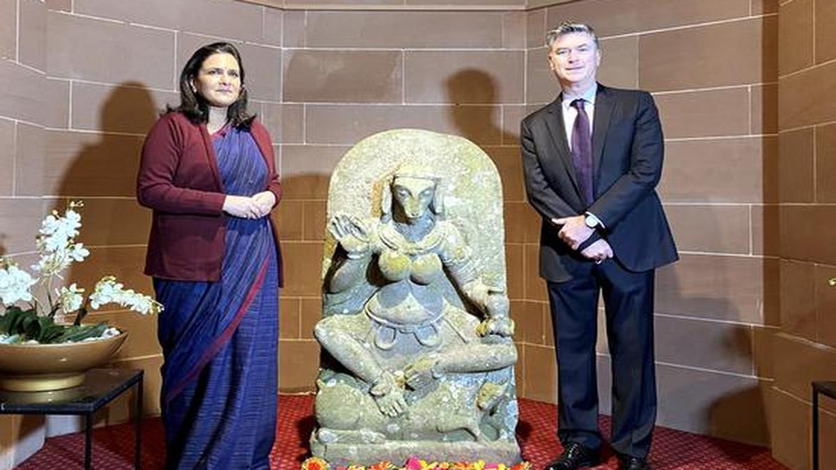 10th century idol discovered in England, returned to India - The Hindu