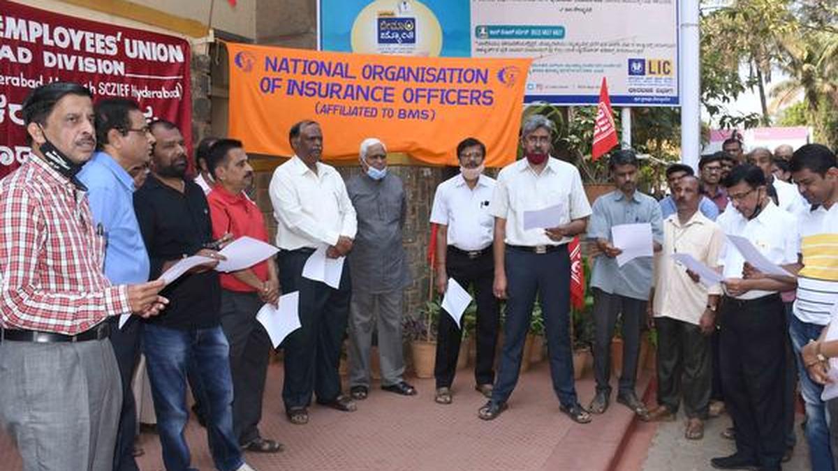 LIC officers, employees oppose IPO, hike in FDI - The Hindu