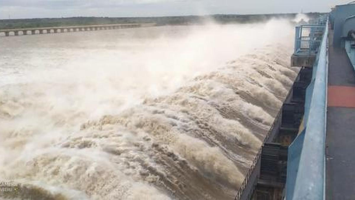 Heavy discharge from Narayanpur dam - The Hindu