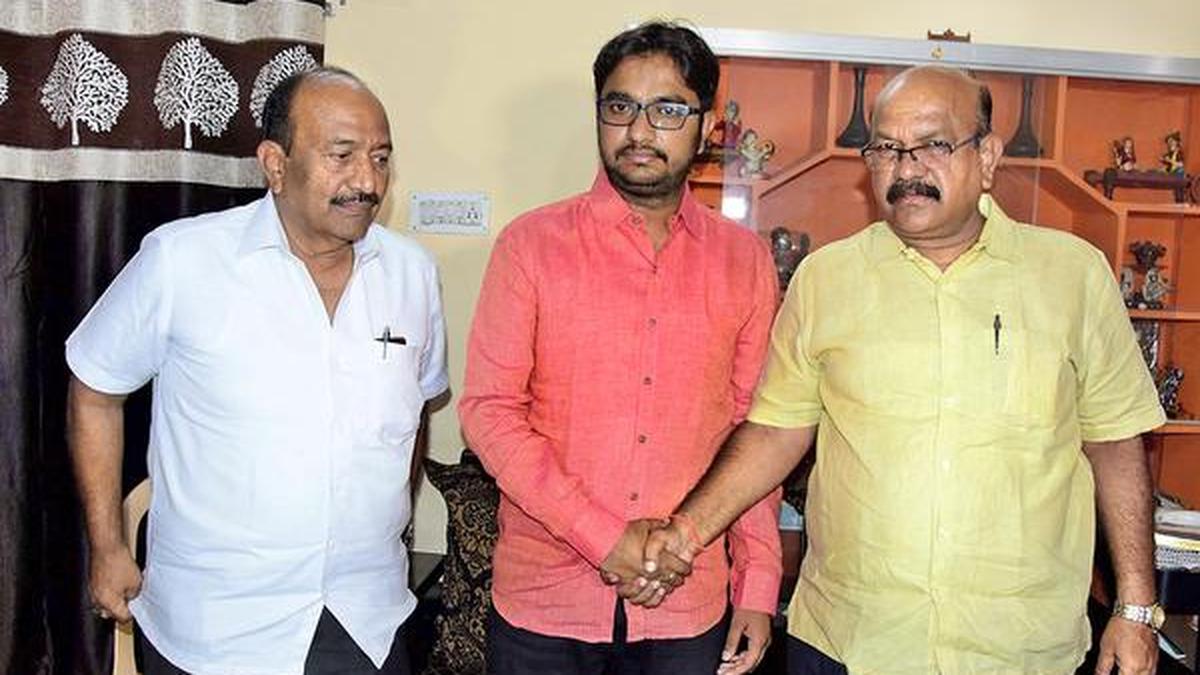 Umesh Jadhav wants ticket for son, not brother - The Hindu