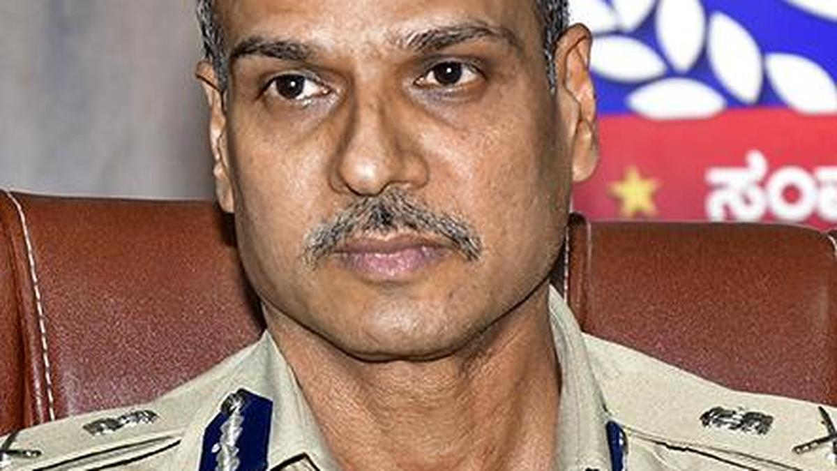 CBI grills Alok Kumar for 9 hours on day 2 - The Hindu