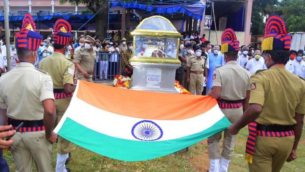 C.M. Udasi laid to rest with full State honours - The Hindu