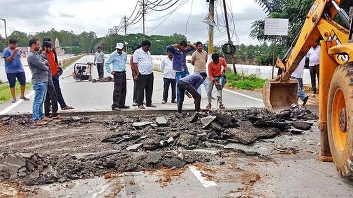 Repair work on old bridge across Tunga begins - The Hindu