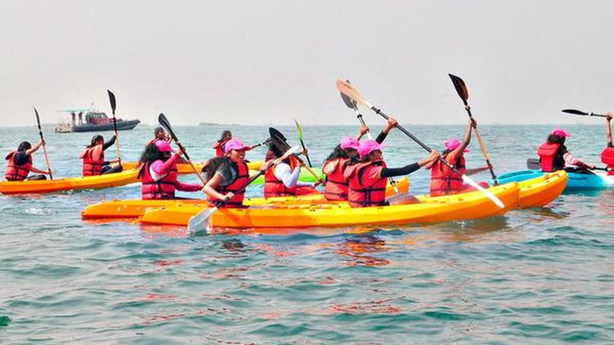 On women’s day, 40 girls go kayaking - The Hindu