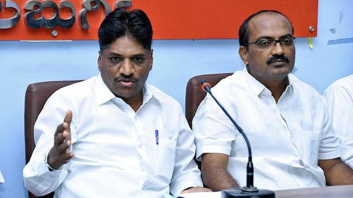 Umesh Jadhav failed to deliver on poll promises: Koli leaders - The Hindu