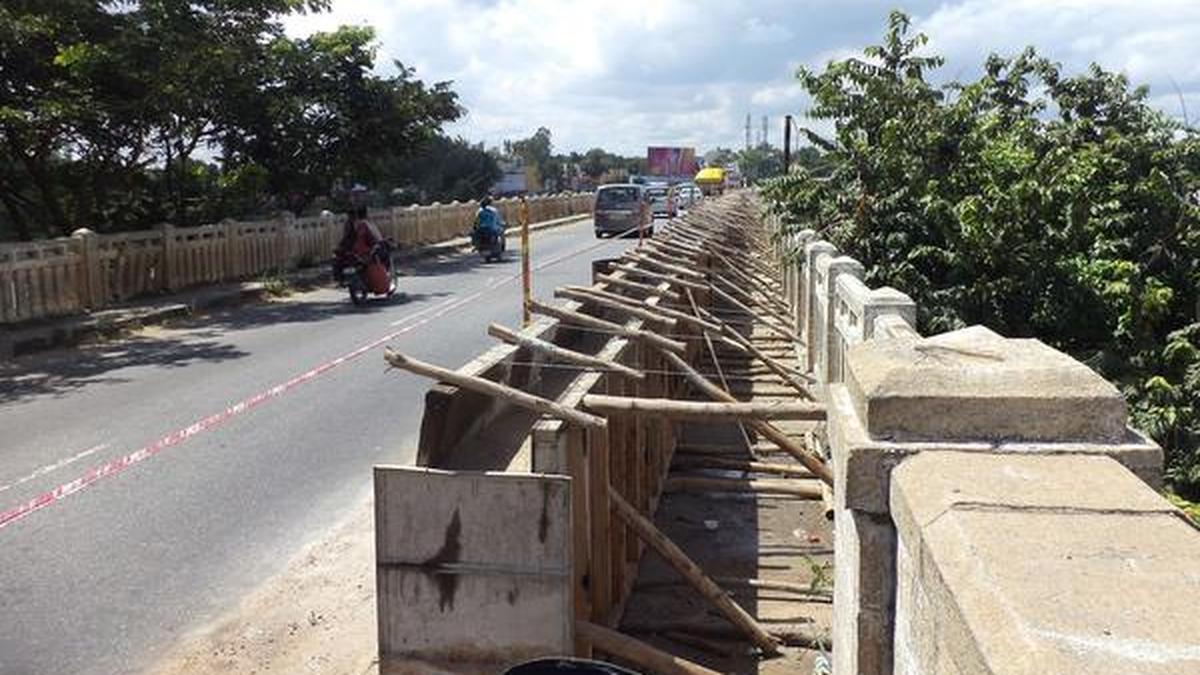 Repair work on Srirangapatna bridge gathers momentum - The Hindu