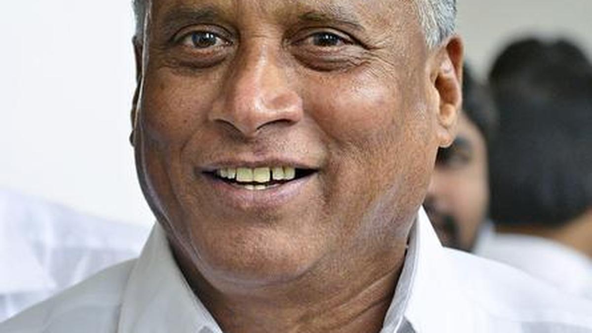 Somanna knocking on Congress doors again? - The Hindu