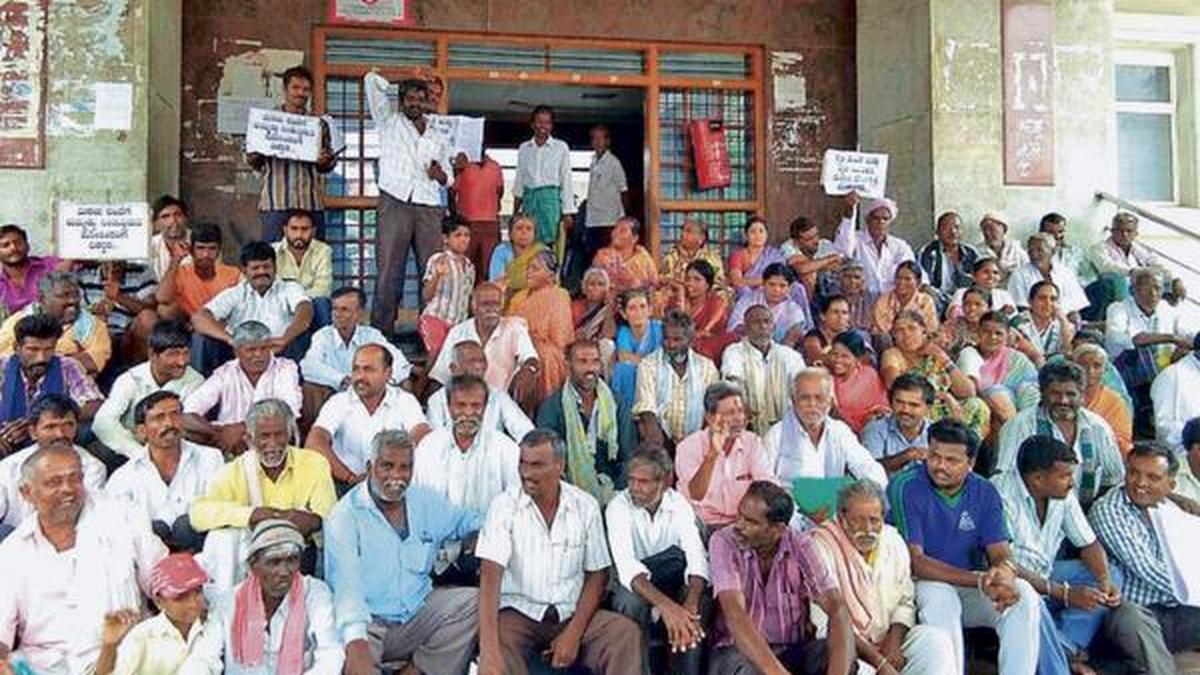 ‘Police encouraging sand mafia’ - The Hindu