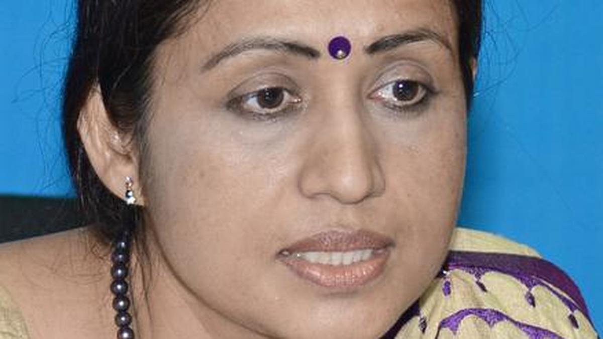 Shalini Rajneesh draws flak on social media for dengue remedy - The Hindu