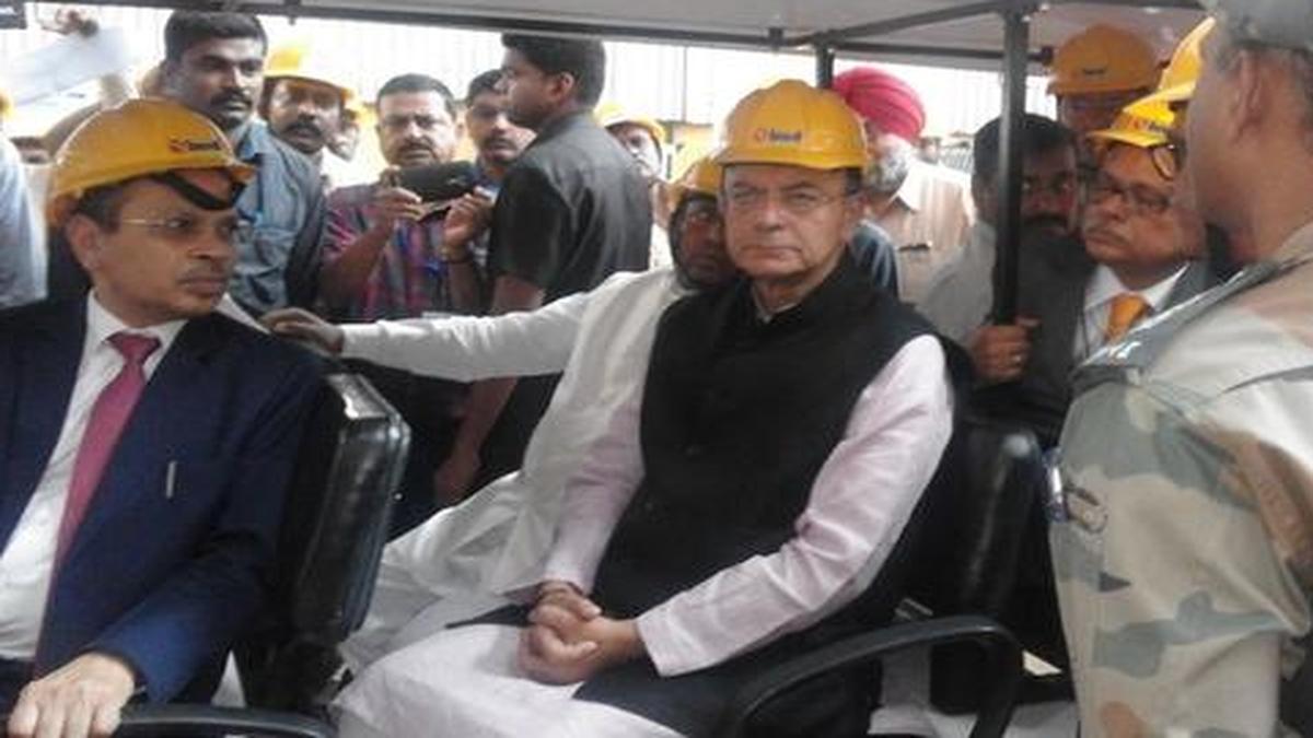 Jaitley rolls out indigenously developedequipment at BEML’s KGF factory ...