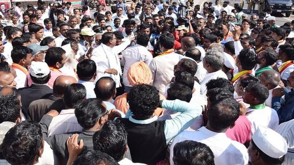 Protesters seek creation of Chikkodi, Bailhongal districts - The Hindu