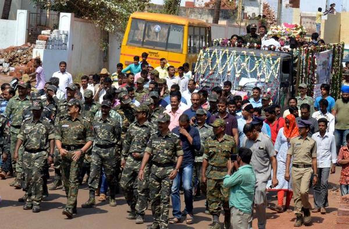 Greyhounds commando laid to rest in Bidar - The Hindu
