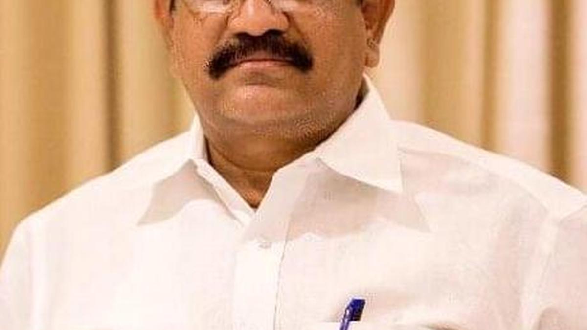 Chincholi MLA Umesh Jadhav likely to join BJP; tipped to take on Kharge ...