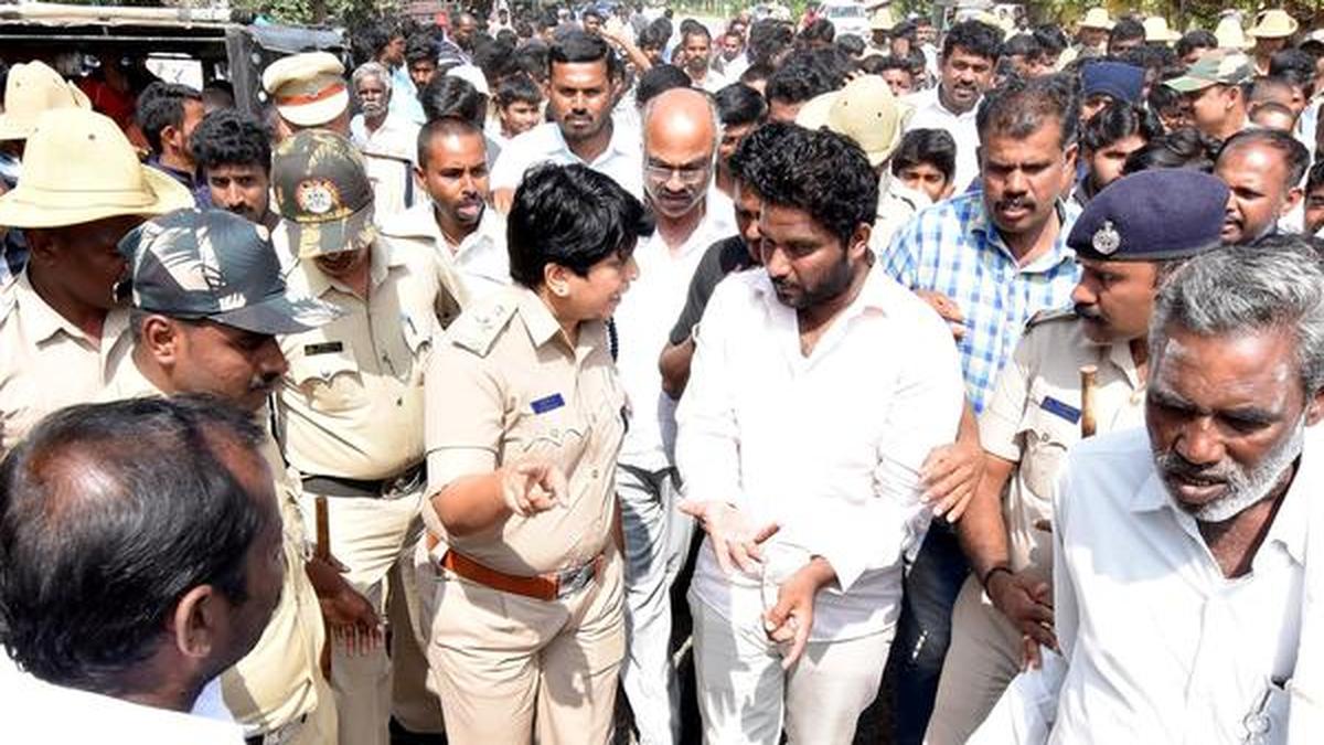 Congress MLA claims ‘ill-treatment’ by police officer in Hunsur, stages ...