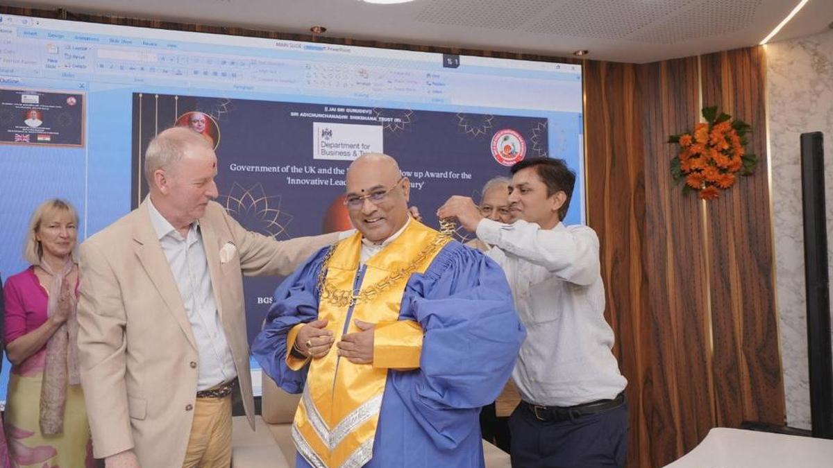 Award presented to Prakashnath Swamiji, Managing Director of BGS and ...