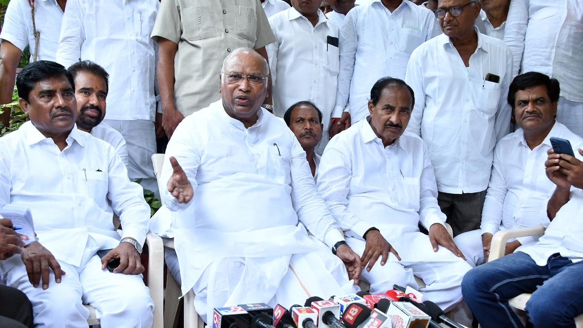 Mallikarjun Kharge sees BJP’s pushing for ‘Bharat’ as afterthought of INDIA coalition - The Hindu