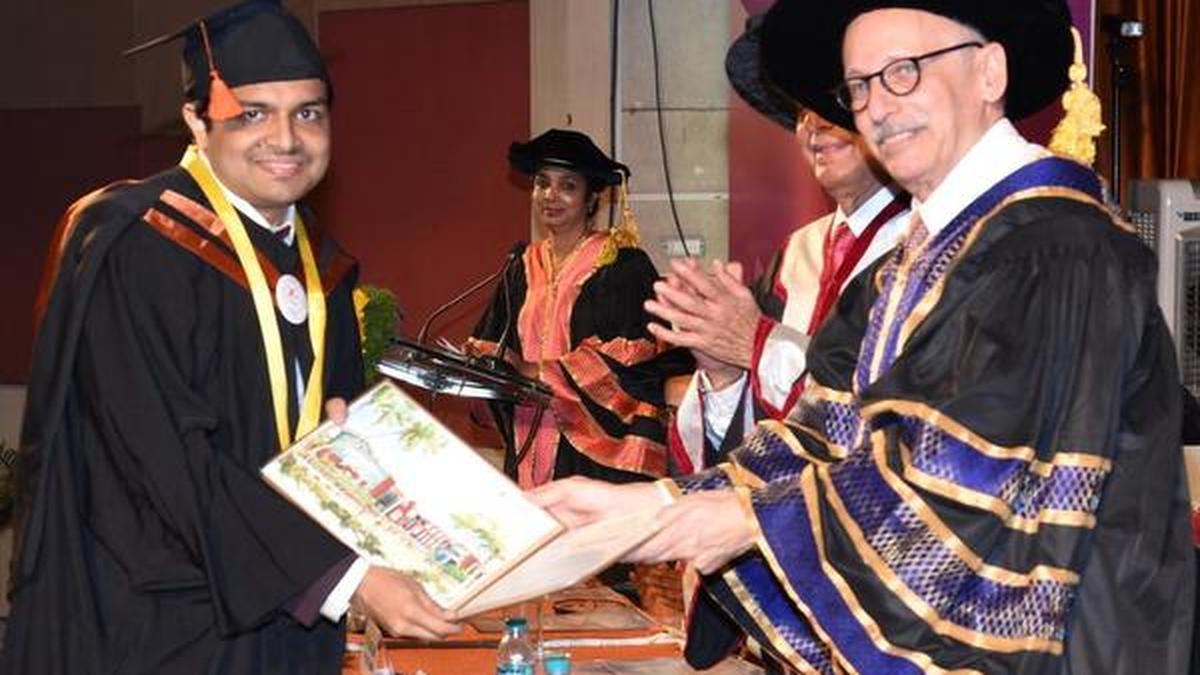 1,156 MAHE graduates receive their degrees - The Hindu