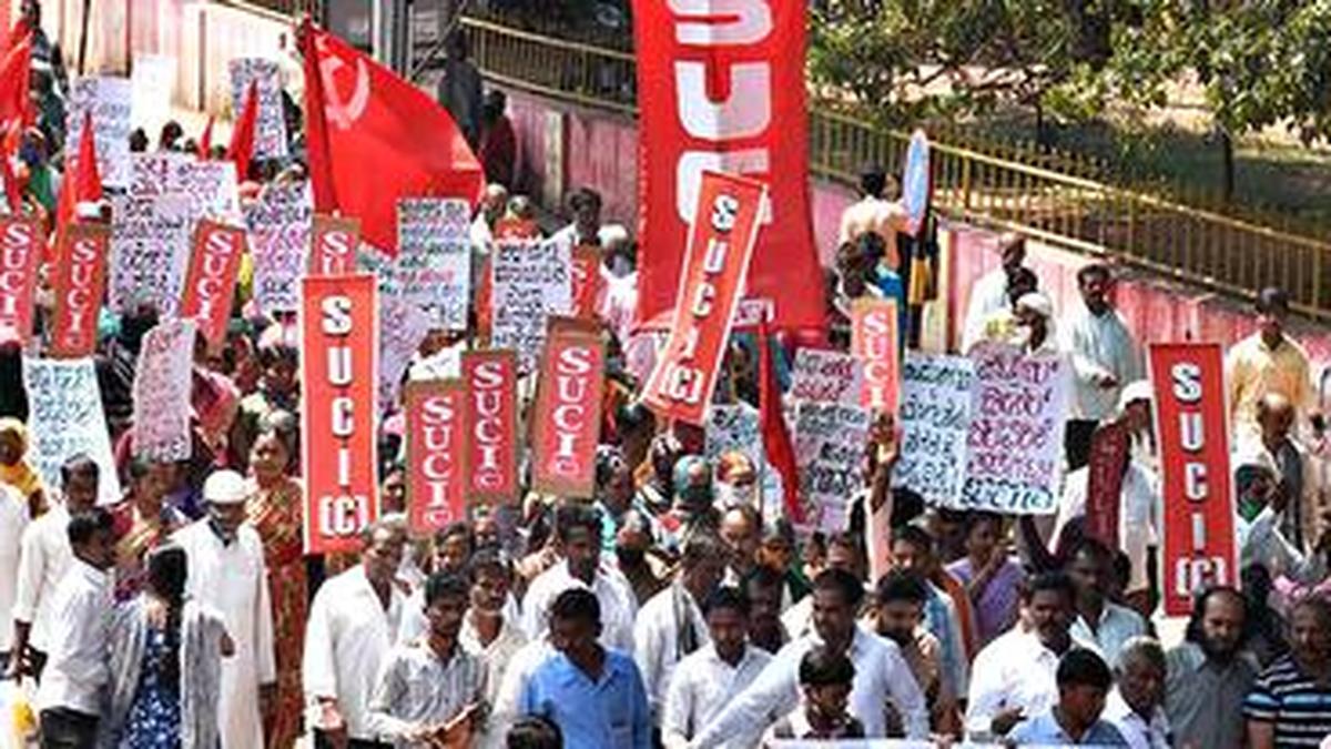 Hundreds protest in Dharwad against soaring prices, civic issues - The ...