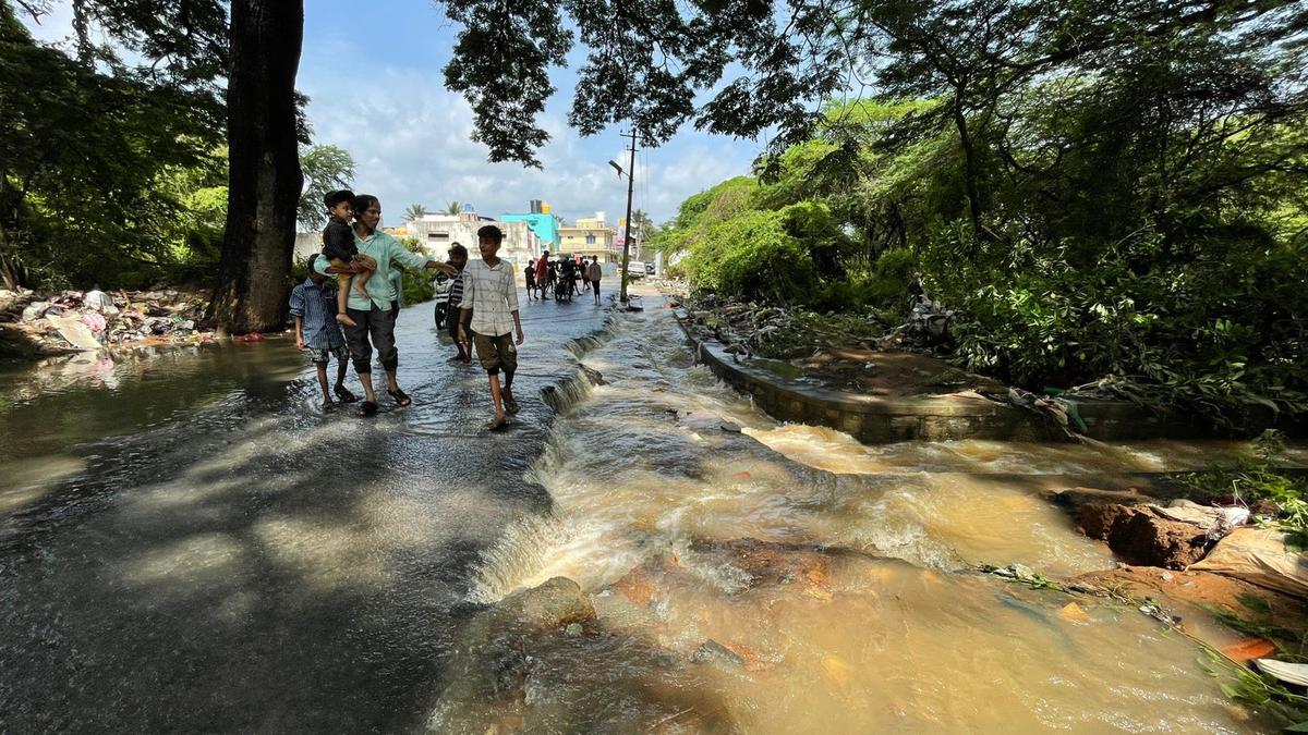 Rain havoc in Ramanagara: Flooded roads leave people, vehicles stranded ...