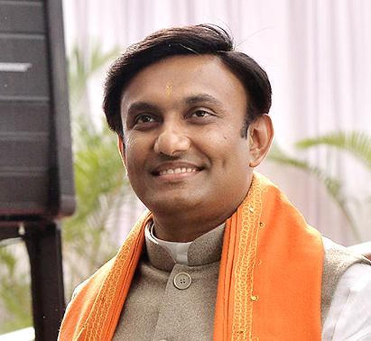 Karnataka minister Sudhakar’s wife and daughter test positive - The Hindu