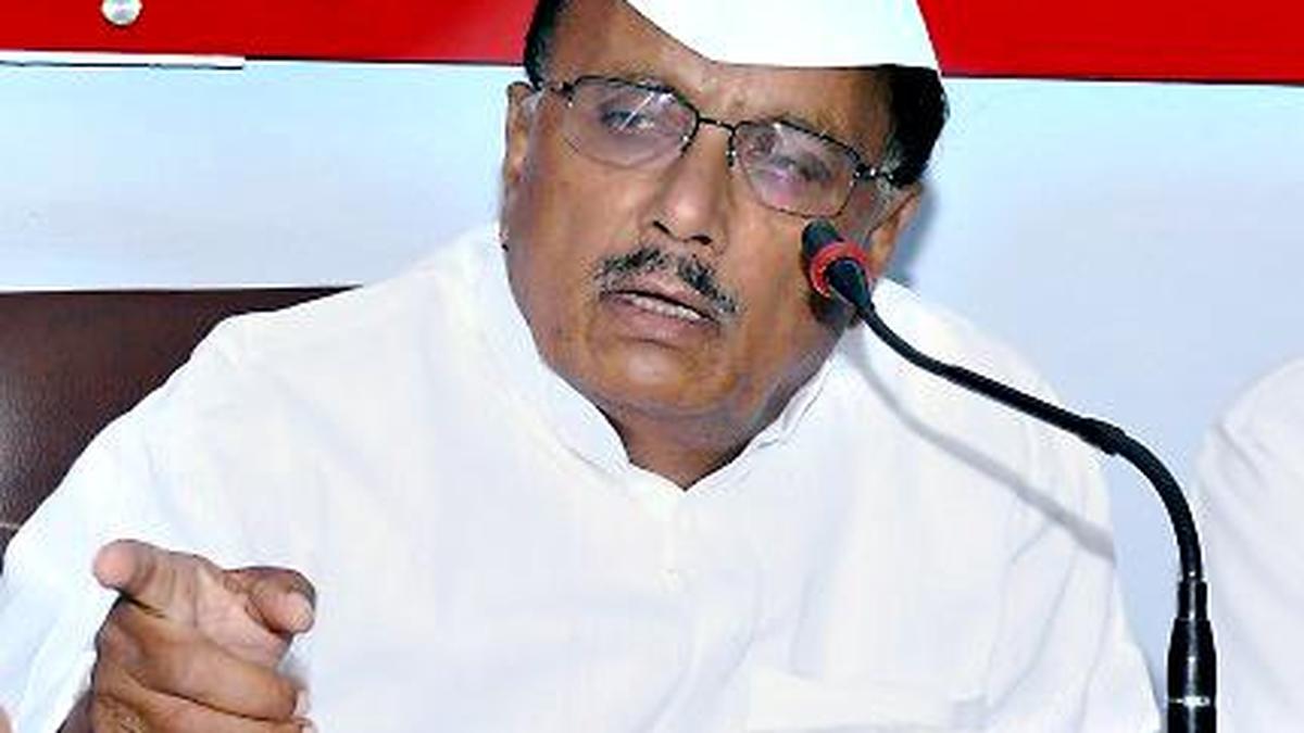 Centre must scrap PMFBY: B.R. Patil - The Hindu