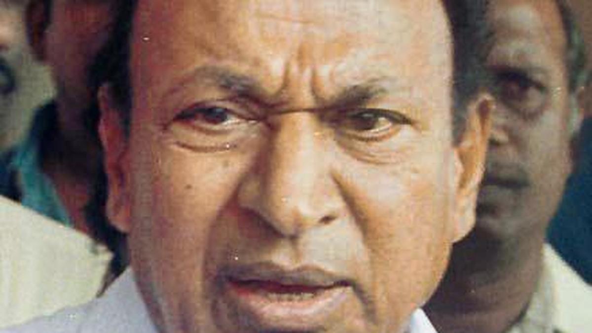 Remembering how Rajkumar kept away from politics - The Hindu