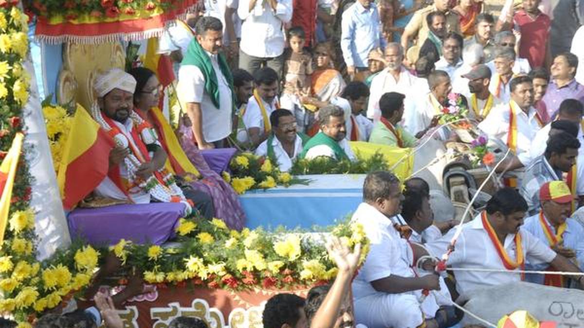 Dr. Siddalingaiah was a man of fiery poetry and wry humour - The Hindu