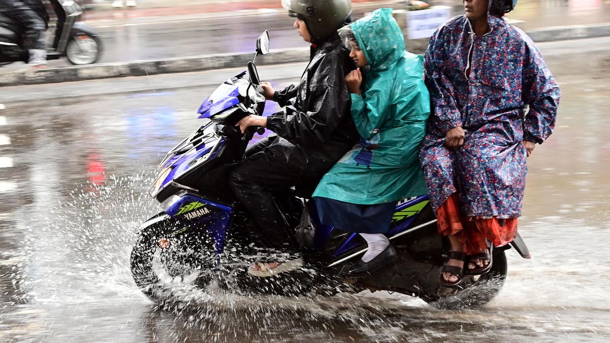 Kerala experiences heavy rainfall - The Hindu