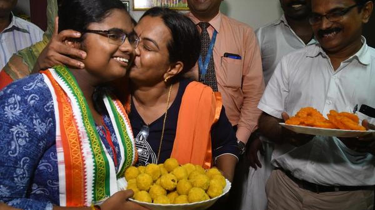 National topper wants to become a doctor - The Hindu