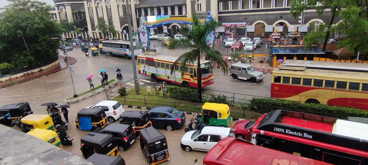 Kerala rains: State receives moderate rainfall, IMD sounds orange alert ...